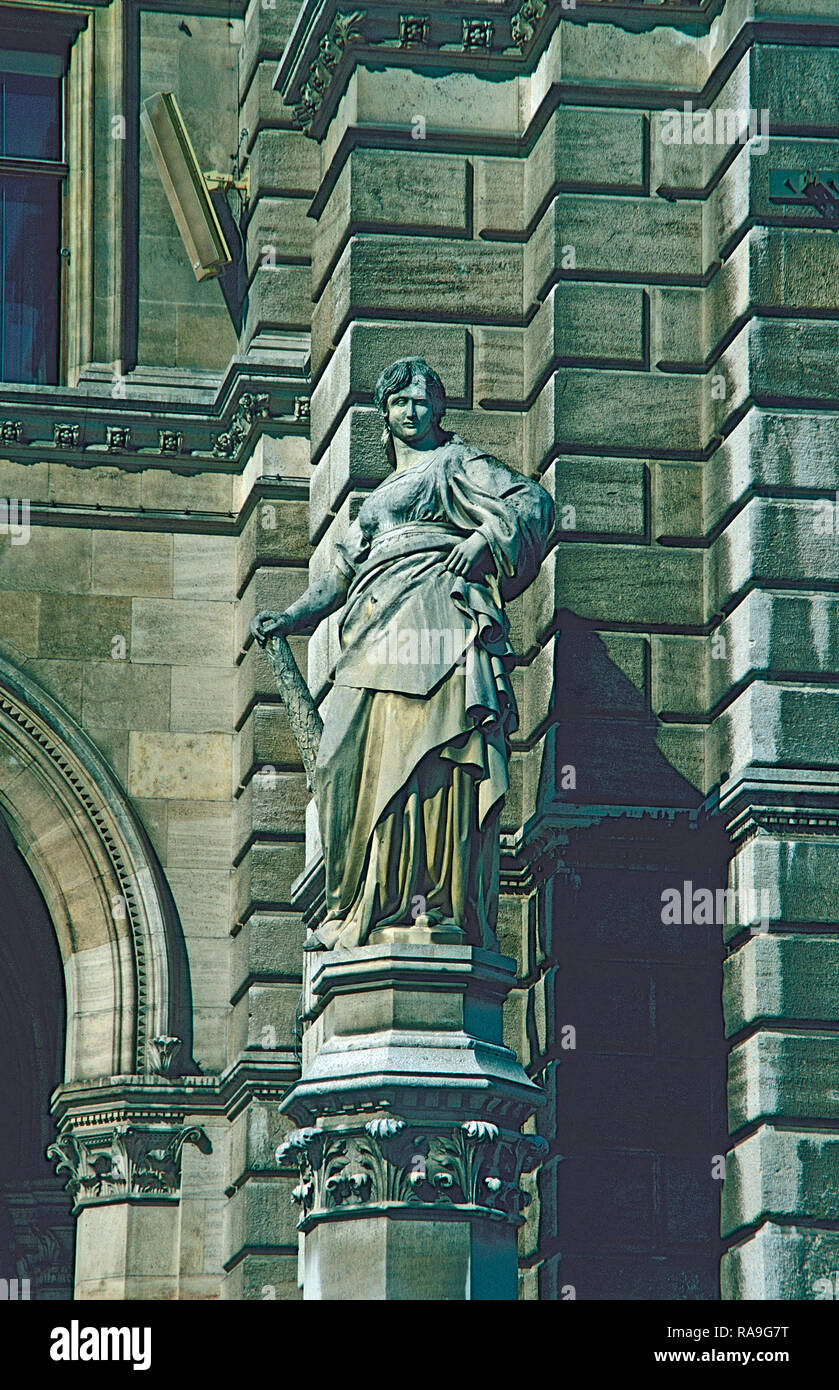 Vienna Austria Neues Rathaus Statue Facade Town Hall (Neues Rathaus ...