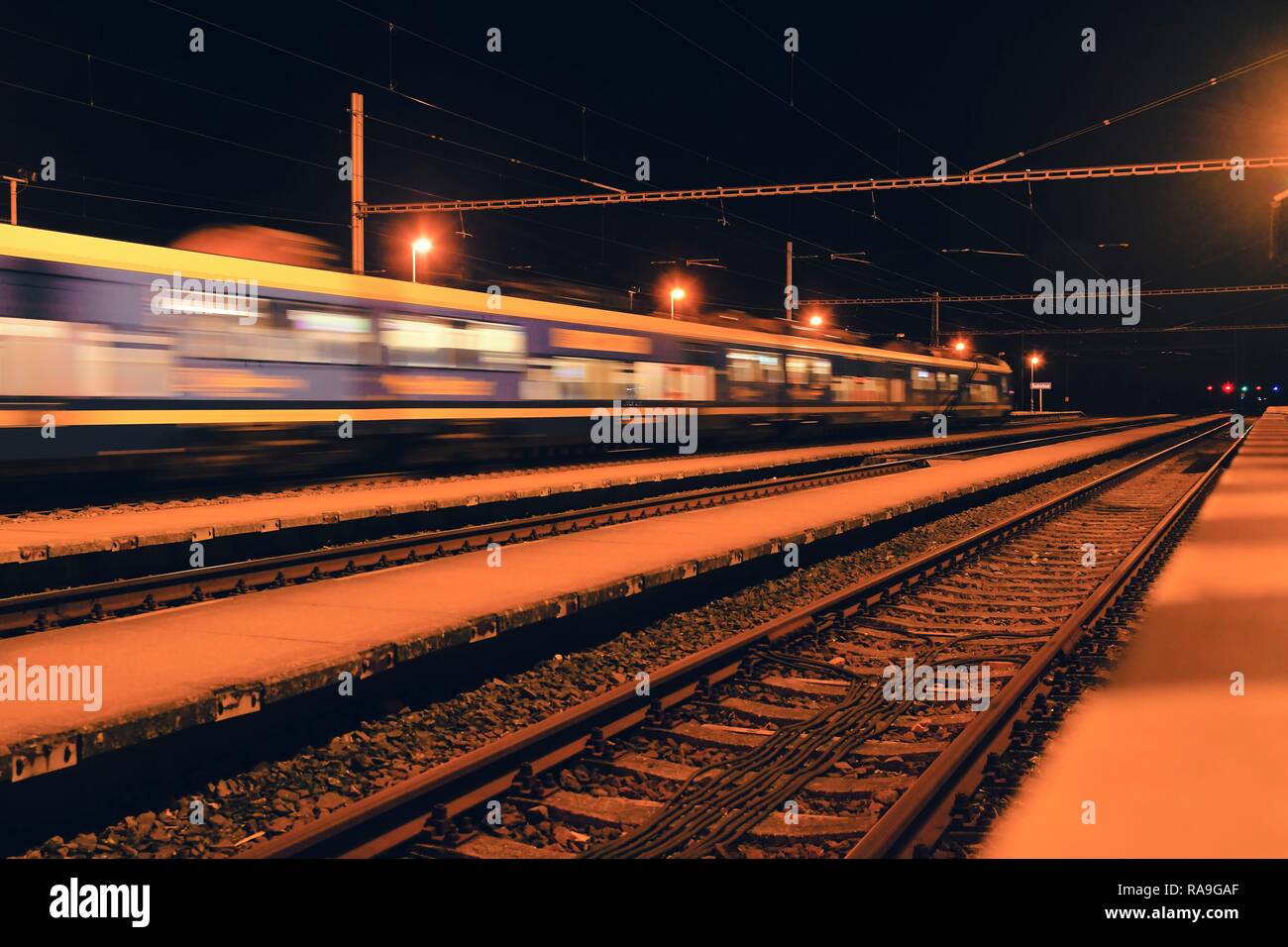 Blurred trains uk hi-res stock photography and images - Alamy