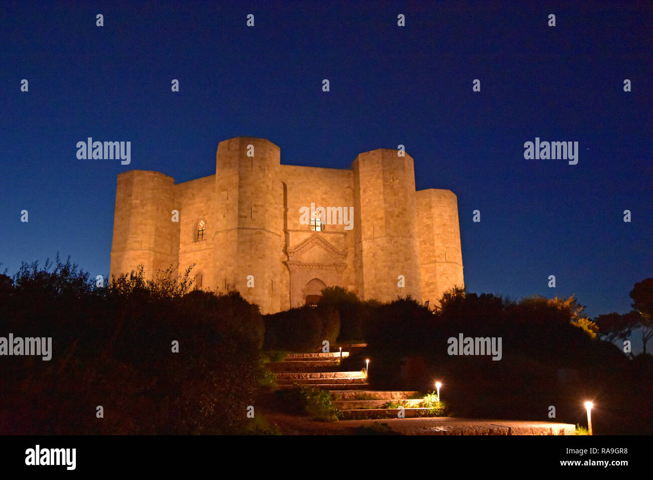 Italy, Castel del Monte, castle of Frederick II of Swabia, UNESCO site ...