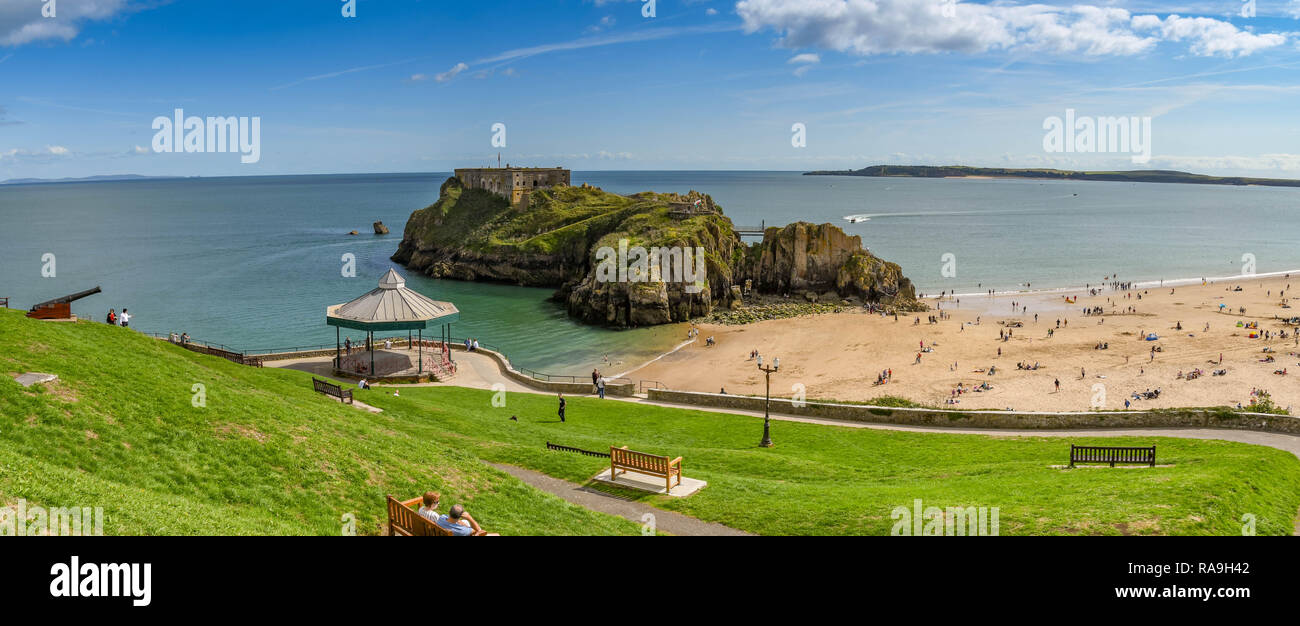 Tenby castle hi-res stock photography and images - Alamy