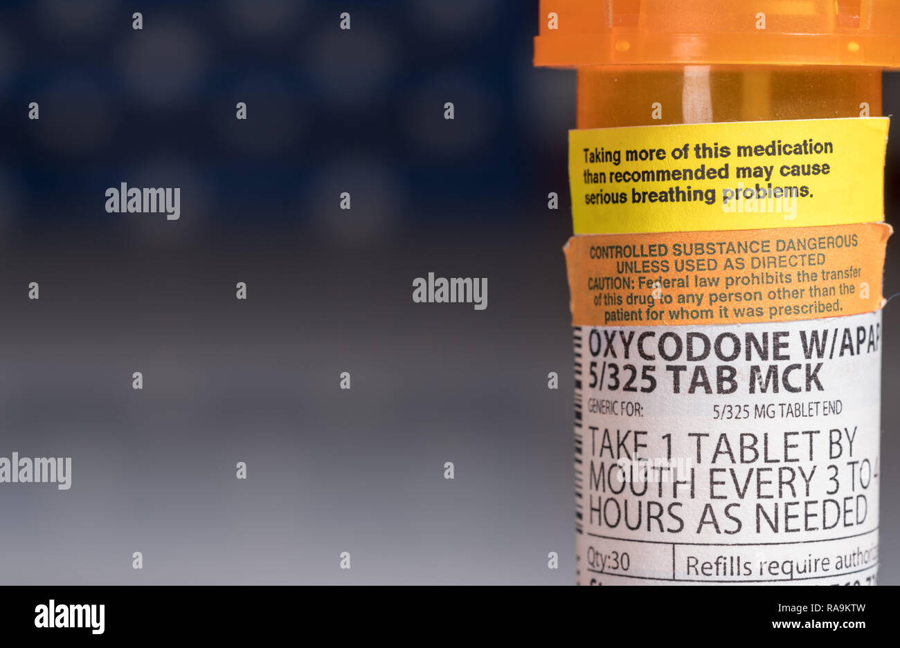 Macro of oxycodone opioid tablet bottle Stock Photo - Alamy