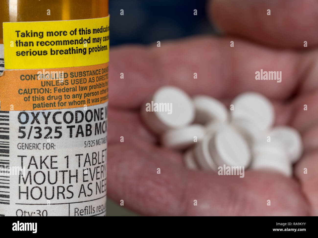 Hand holding bottle macro hi-res stock photography and images - Alamy