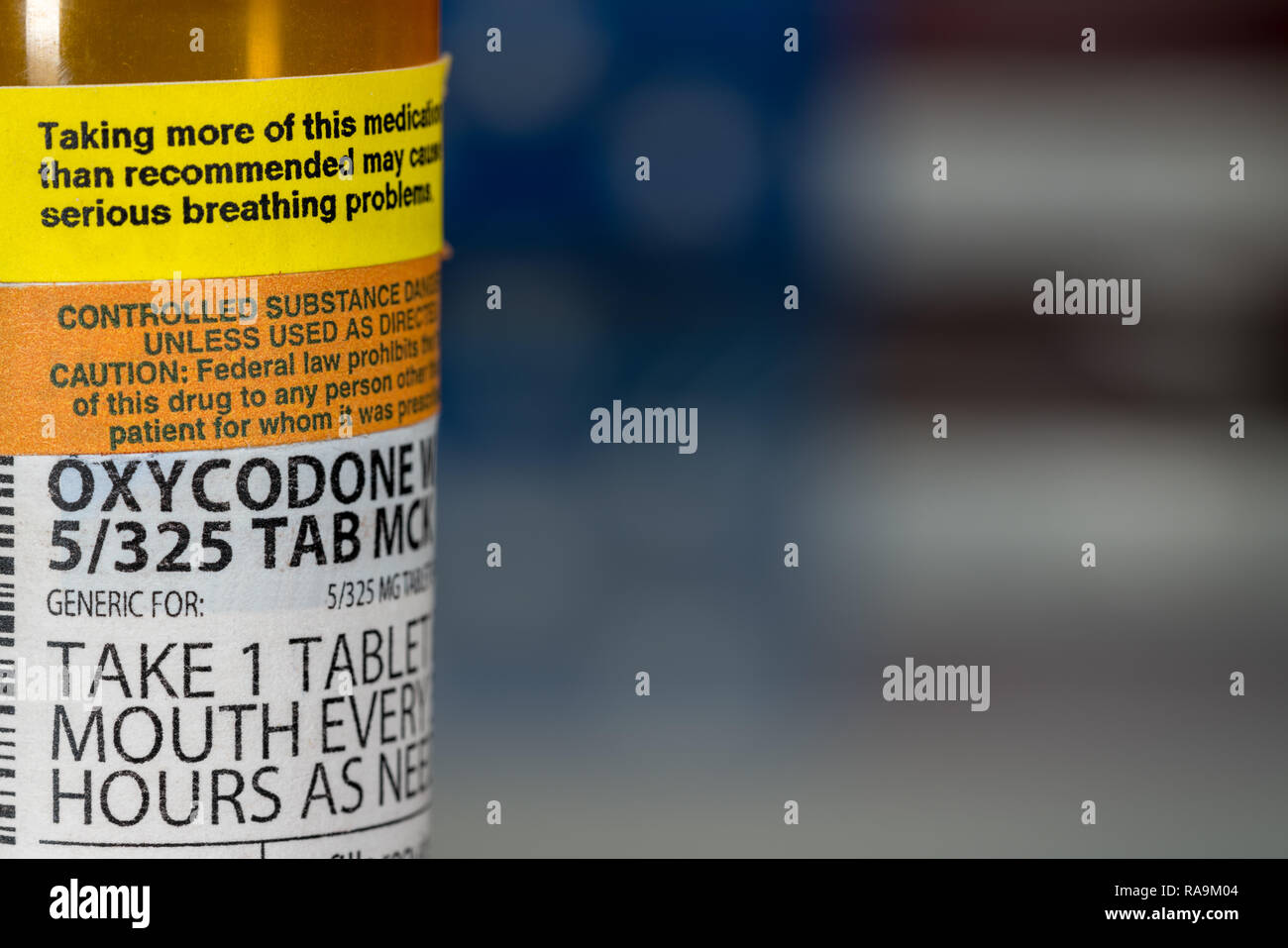 Macro of oxycodone opioid tablet bottle Stock Photo - Alamy