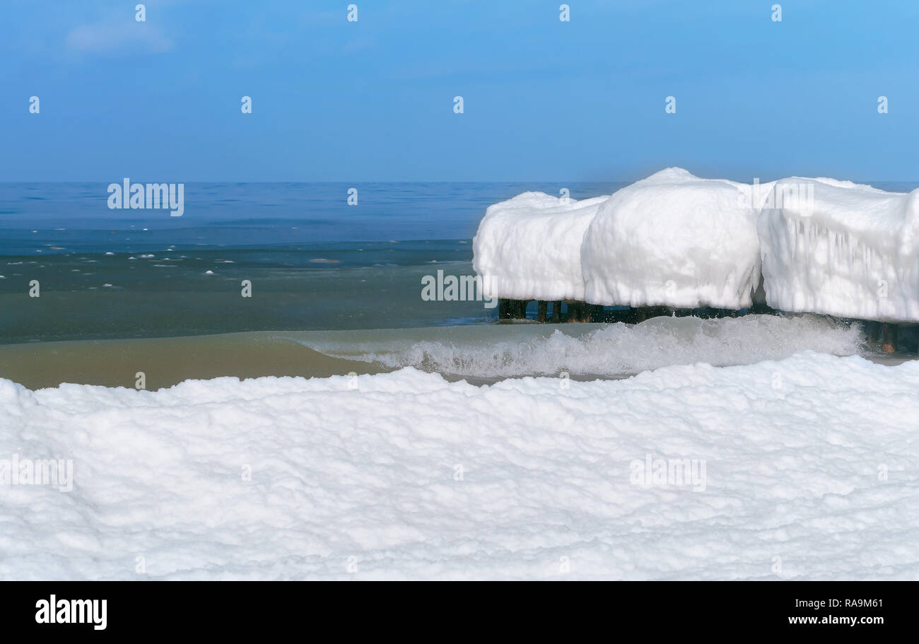 Floating breakwater hi-res stock photography and images - Alamy