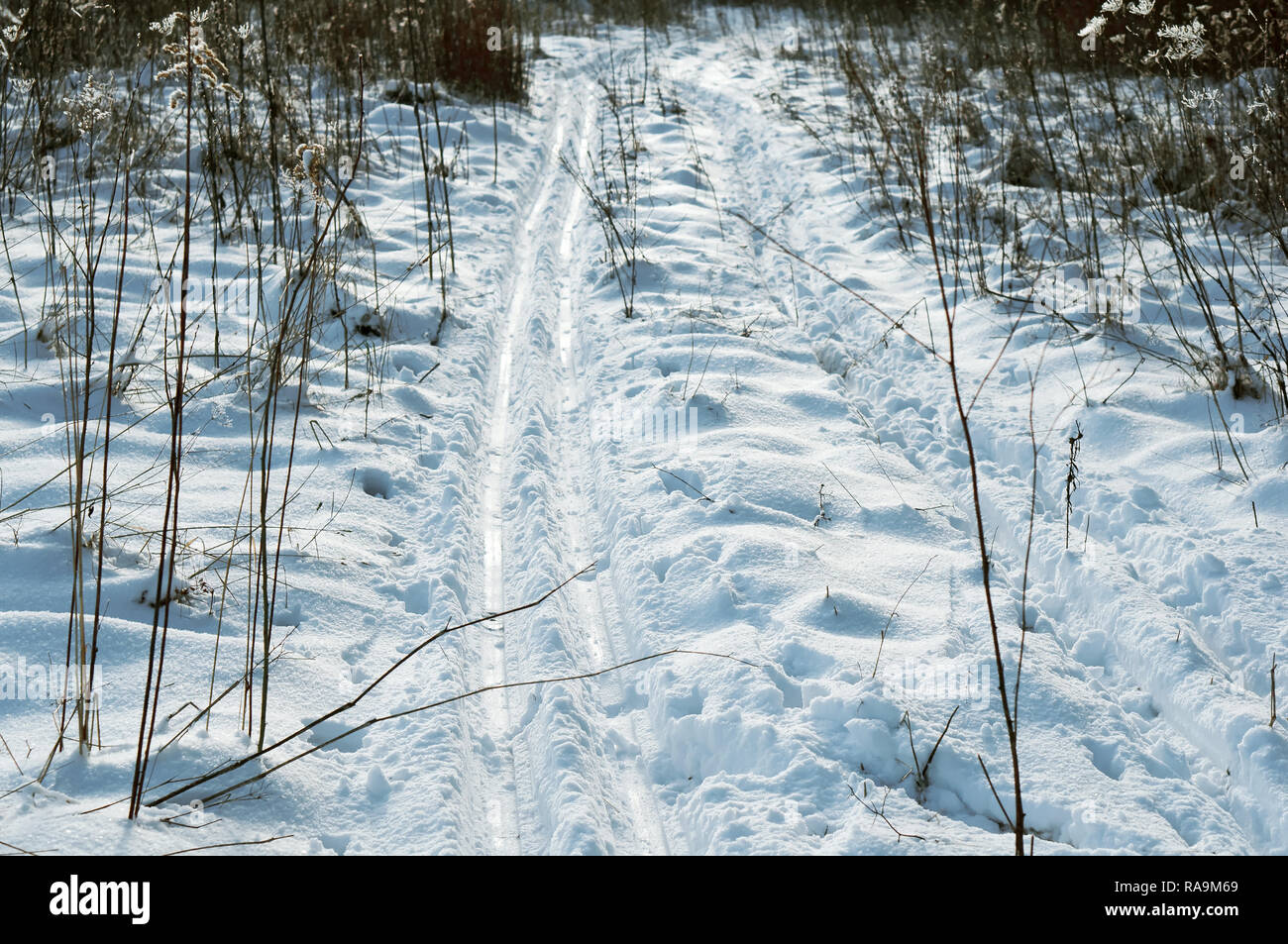 Snow covered path frozen hi-res stock photography and images - Alamy