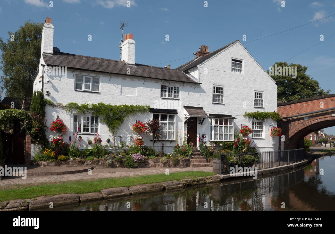 Bridgewater House and Bridgewater Canal at Lymm, Cheshire, England, UK ...