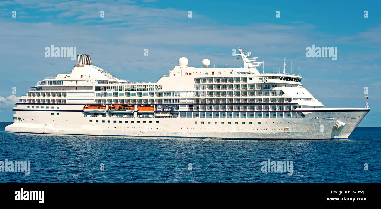 cruise ship. Large luxury cruise liner on sea water and cloudy sky ...