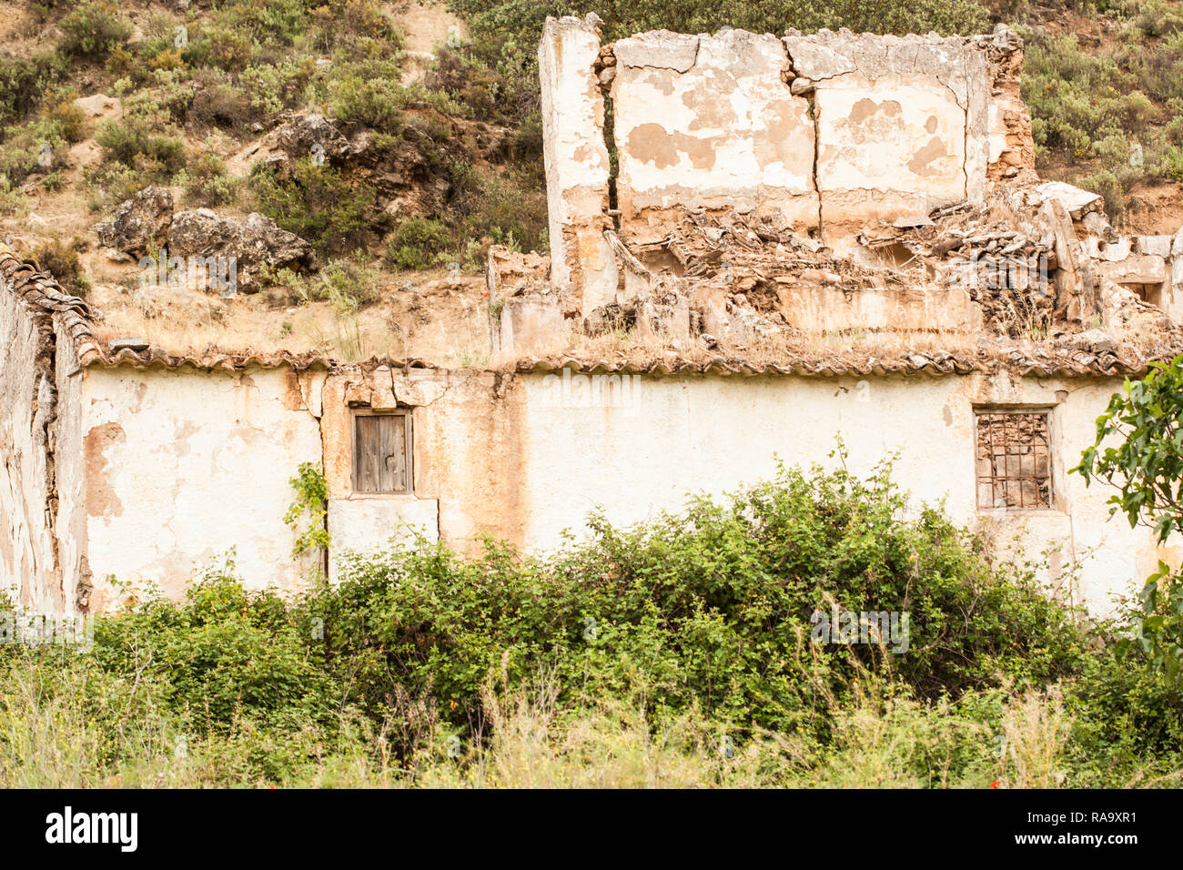 Destroyed farm house hi-res stock photography and images - Alamy