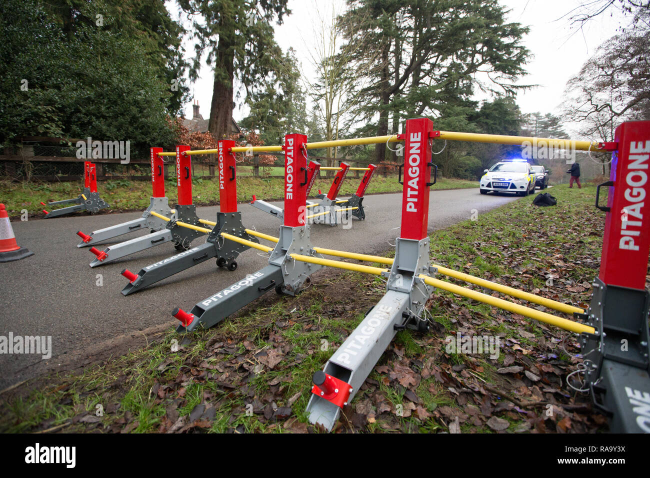 Terrorism barrier hi-res stock photography and images - Alamy
