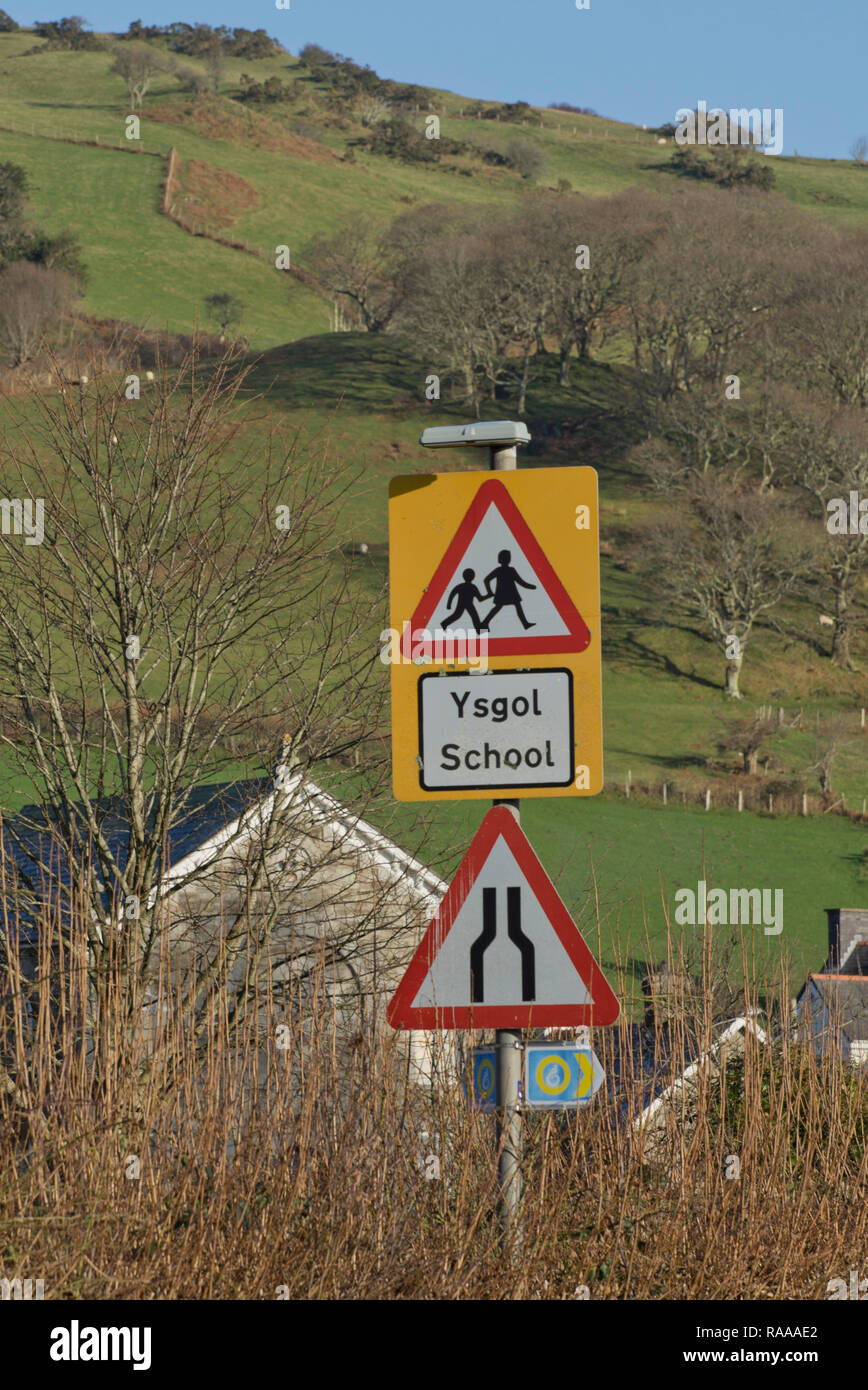 Bilingual school sign hi-res stock photography and images - Alamy