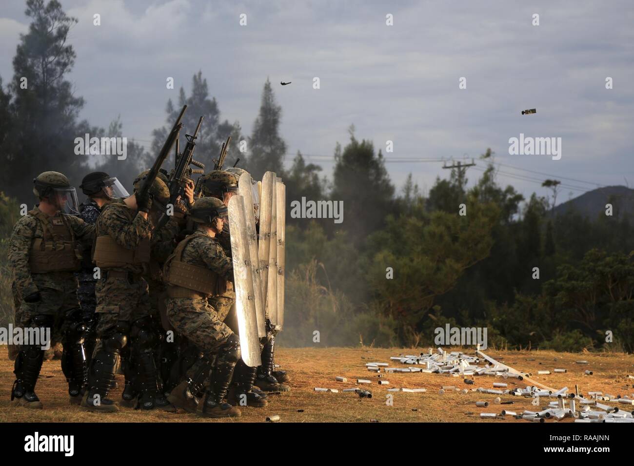 Remington 870 shotgun hi-res stock photography and images - Alamy