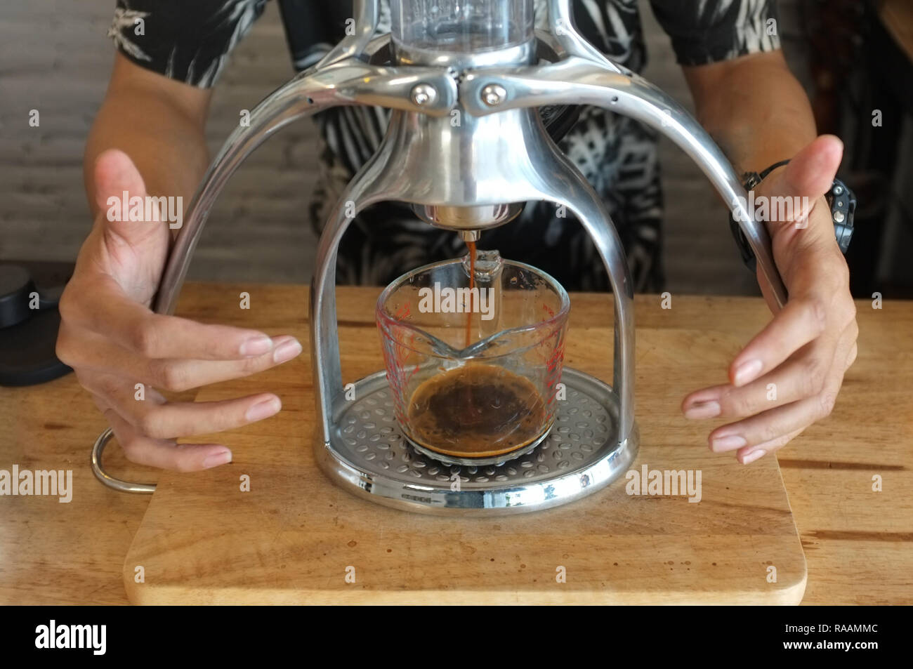 Hand machine hi-res stock photography and images - Alamy