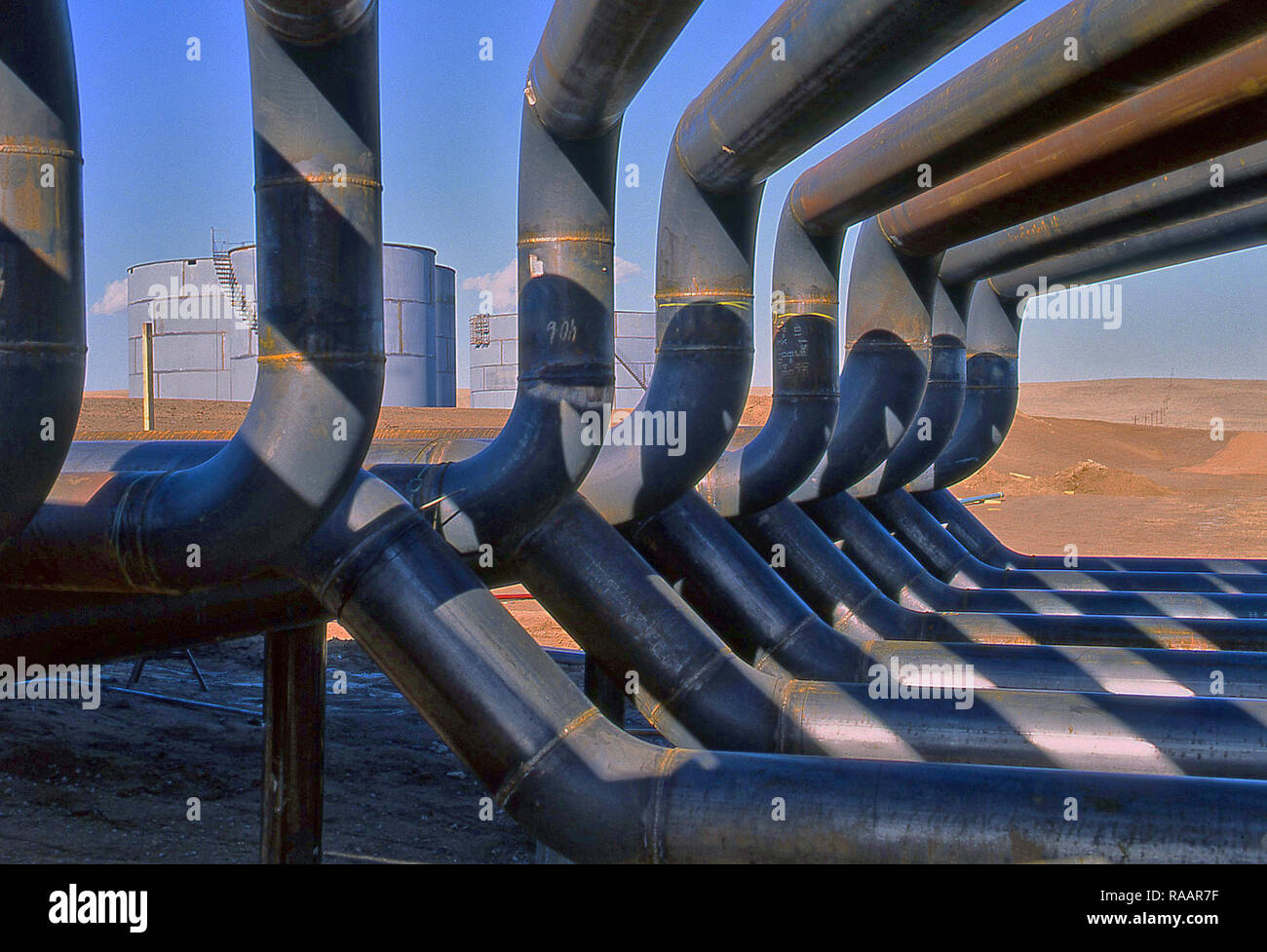 Refinery pipes hi-res stock photography and images - Alamy