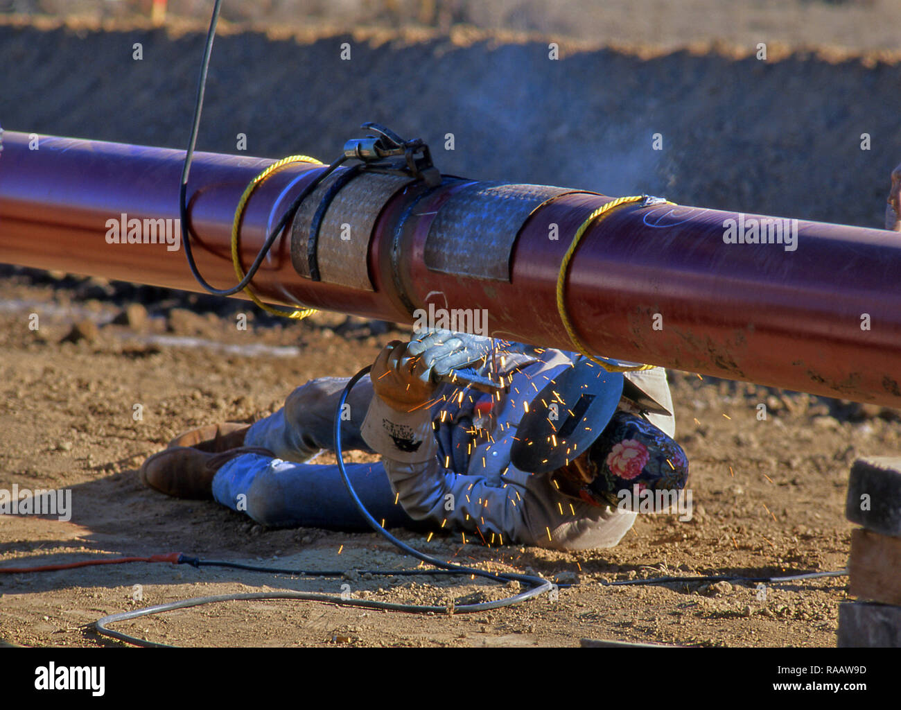 Pipeline welder hi-res stock photography and images - Alamy