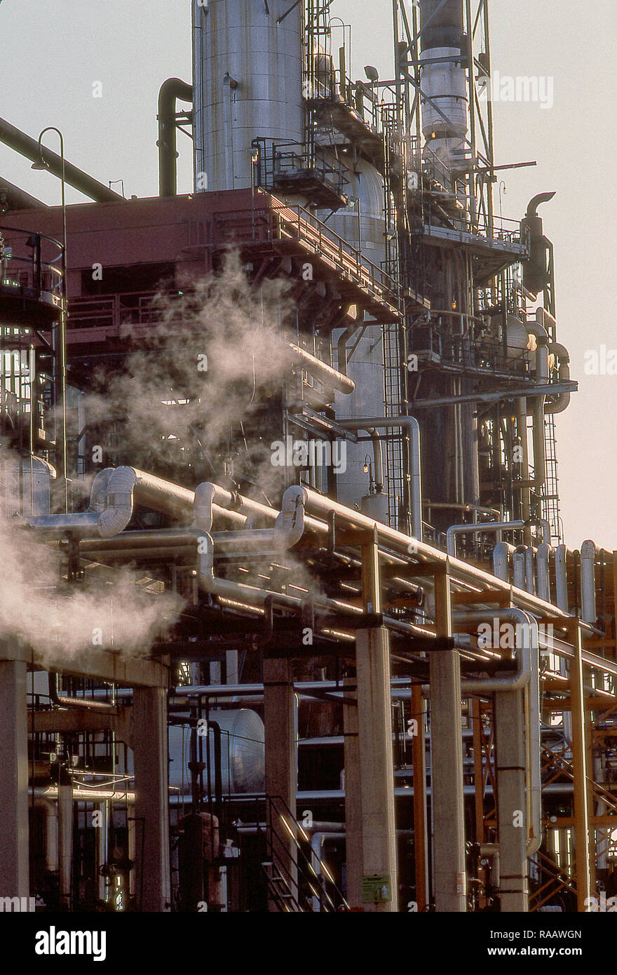 Petroleum refinery hi-res stock photography and images - Alamy