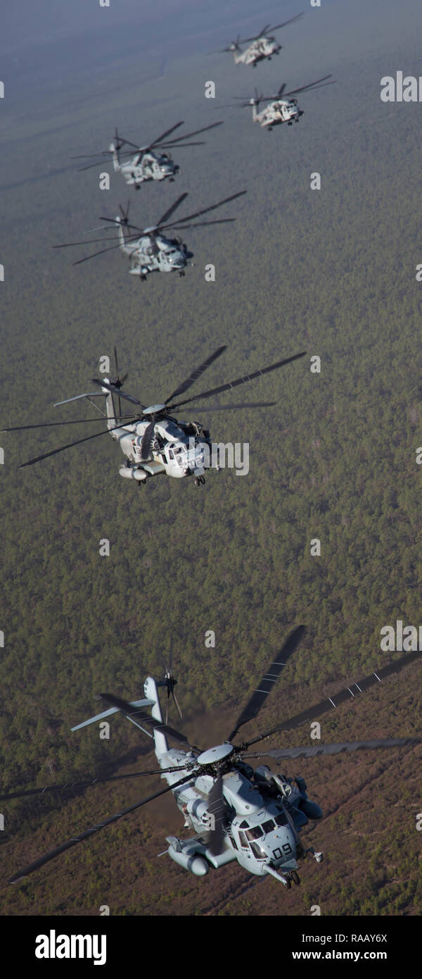 Marine heavy helicopter training squadron 302 hi-res stock photography ...