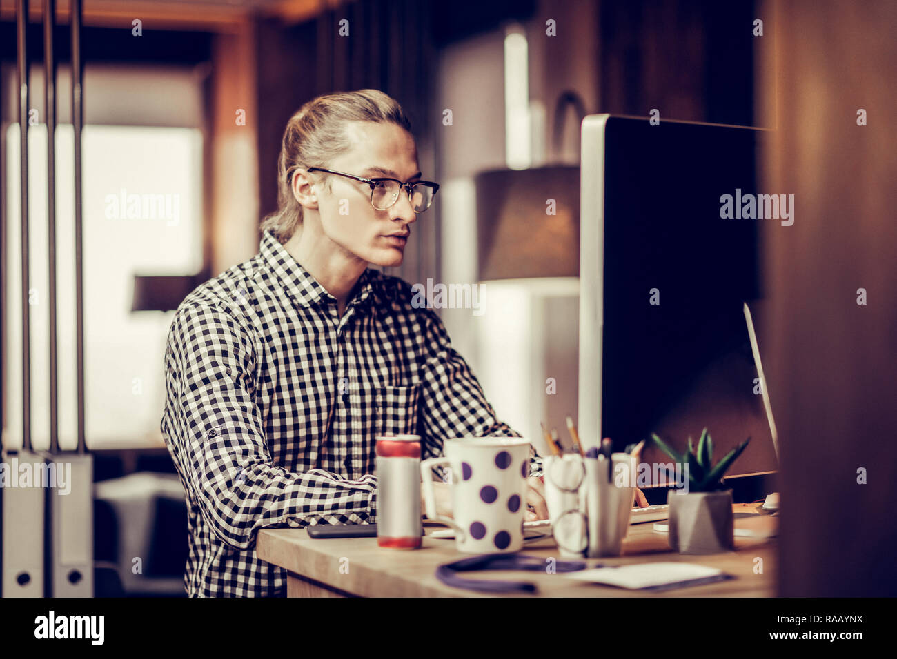 Person staring at computer screen hi-res stock photography and images ...
