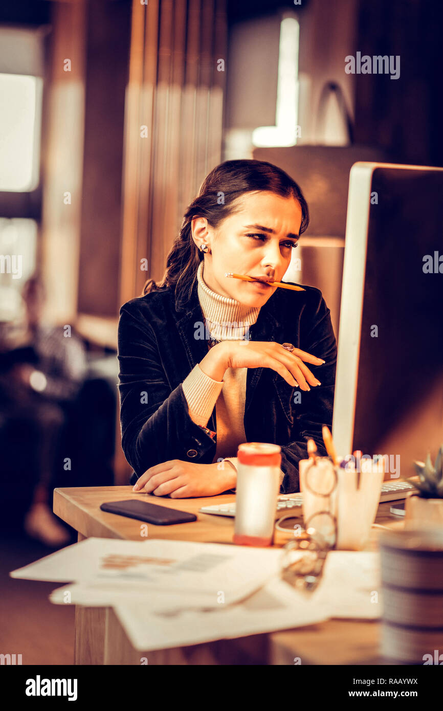 Worker and computer hi-res stock photography and images - Alamy