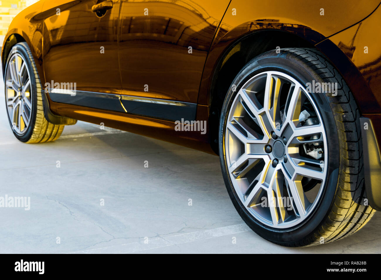 Gold alloy wheel hi-res stock photography and images - Alamy