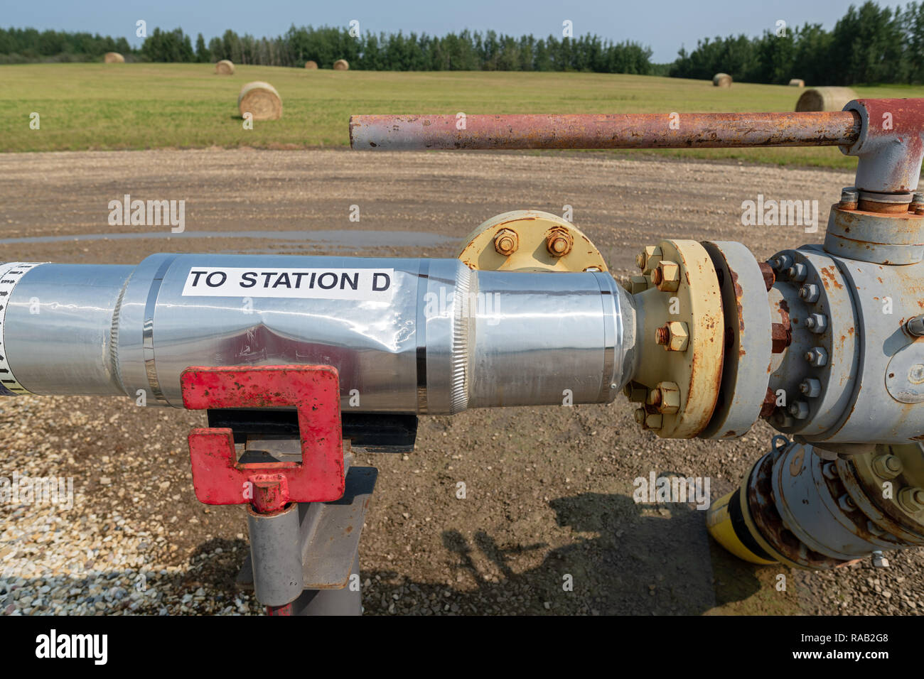Underground pipe fitting hi-res stock photography and images - Alamy
