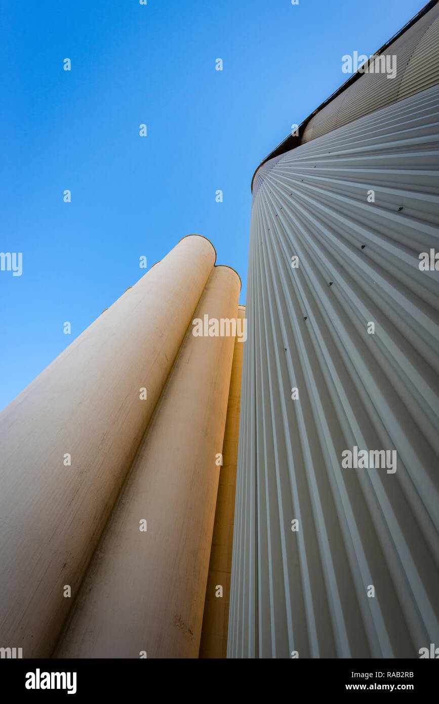 Strong perspective lines hi-res stock photography and images - Alamy