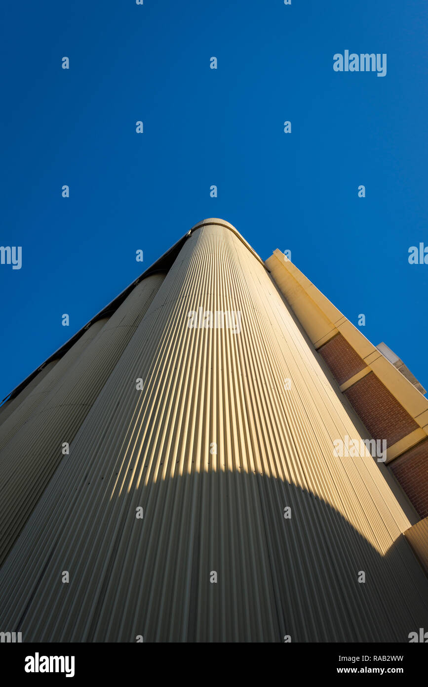 Tall silo hi-res stock photography and images - Alamy