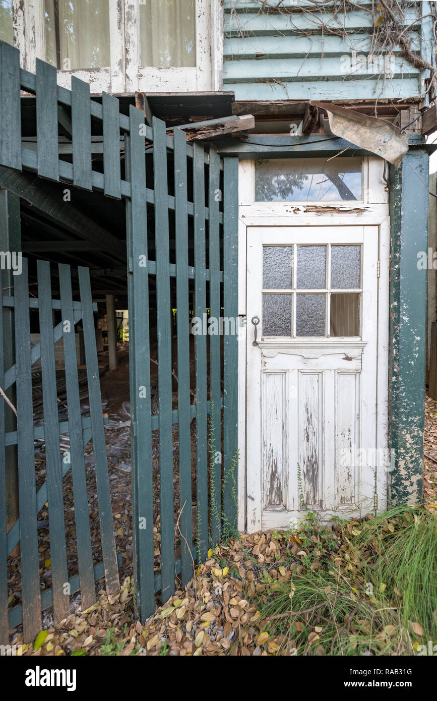 Old run down exterior hi-res stock photography and images - Alamy