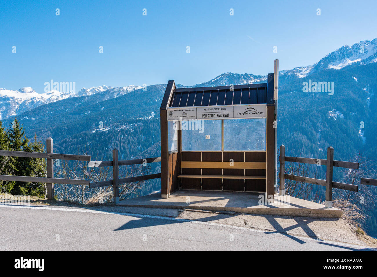 Bus road mountain italy hi-res stock photography and images - Alamy
