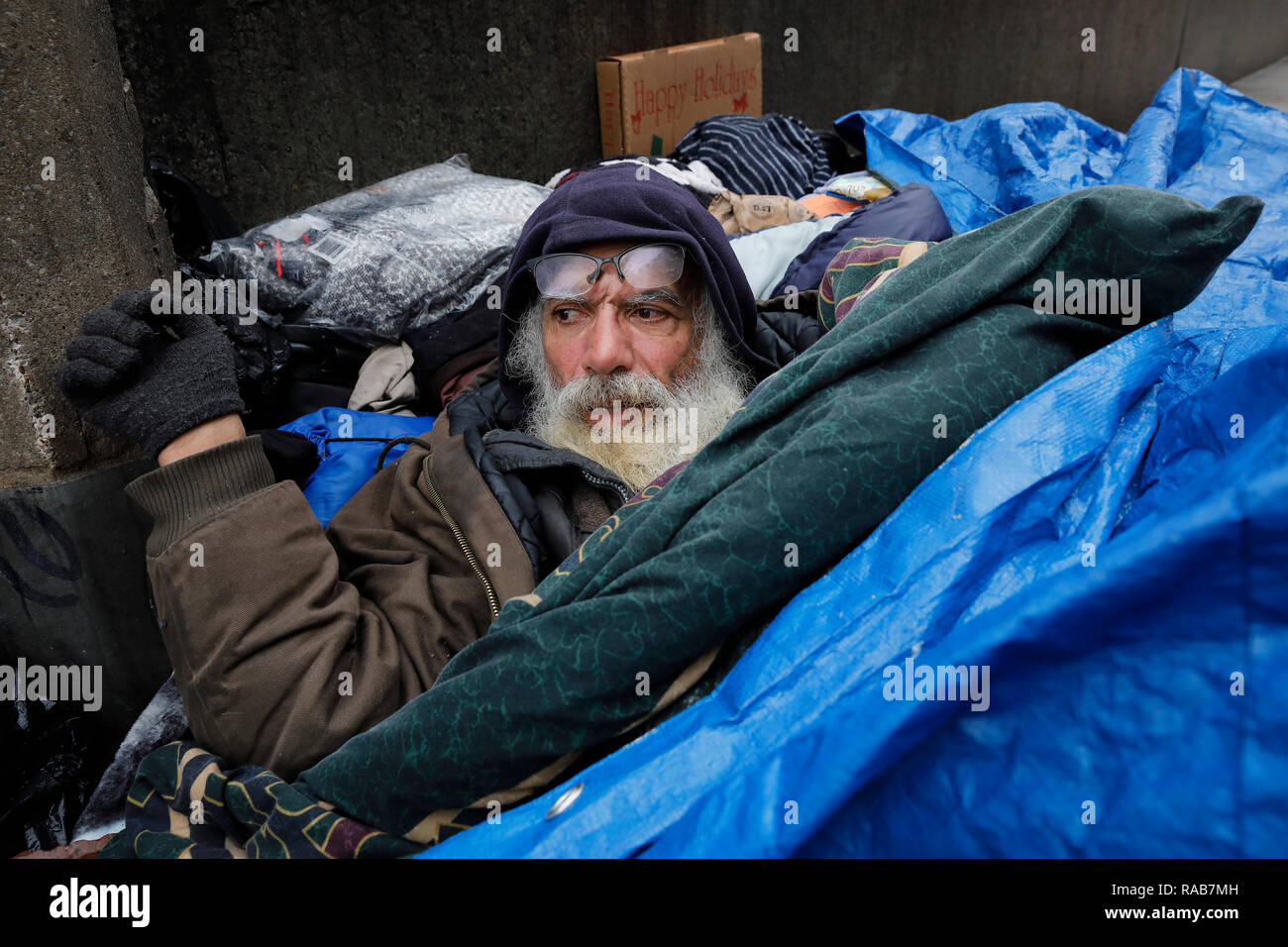 Homeless man on the street hi-res stock photography and images - Alamy
