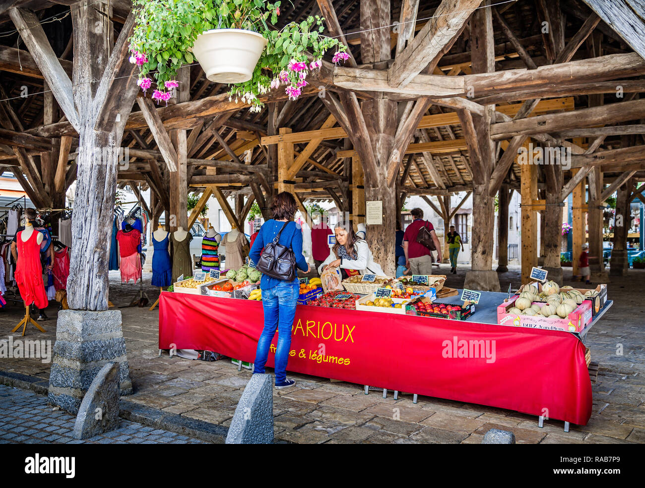 Market stall under medieval hi-res stock photography and images - Alamy