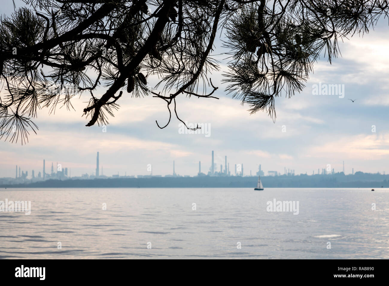 Exxonmobil fawley refinery hi-res stock photography and images - Alamy