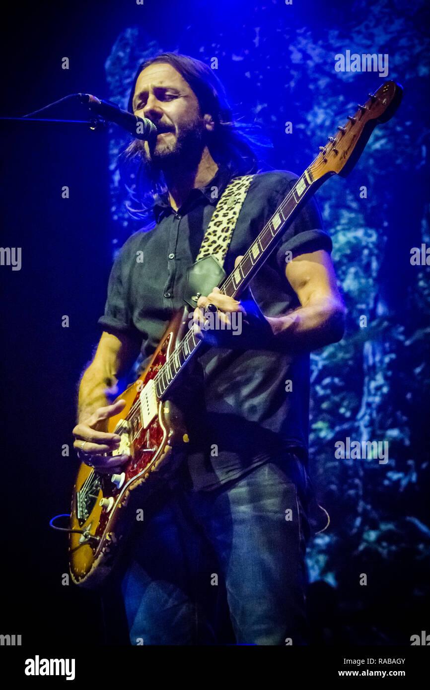 Feeder guitarist hi-res stock photography and images - Alamy