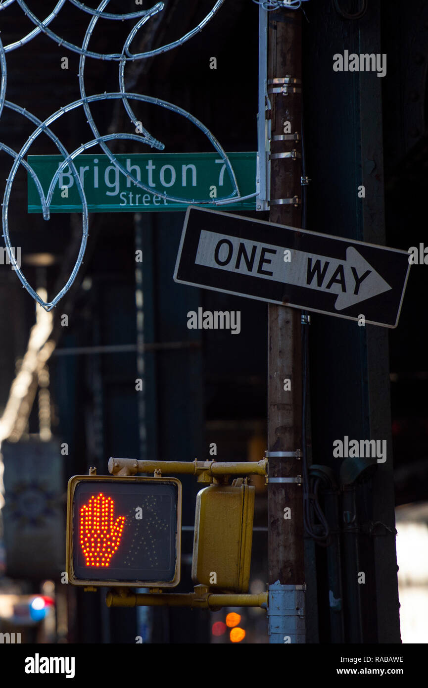 Traffic light label hi-res stock photography and images - Alamy