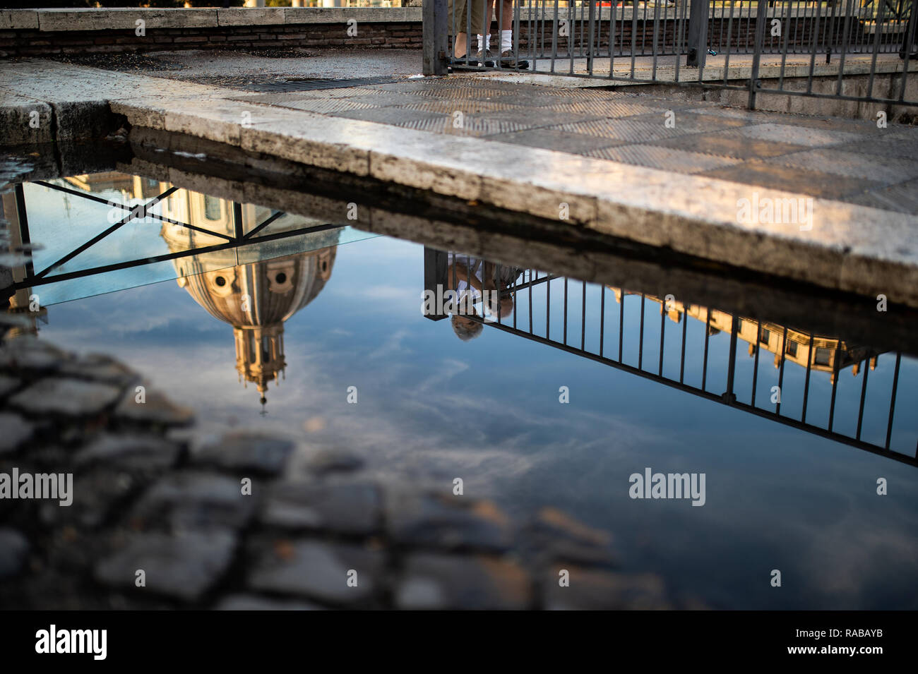 Couple water puddle reflection hi-res stock photography and images - Alamy