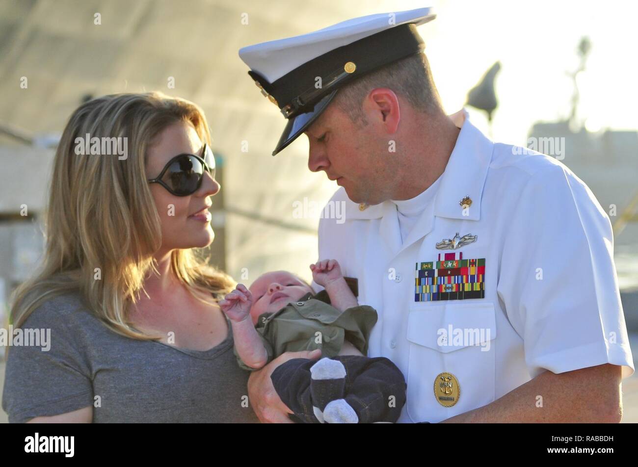 PEARL HARBOR, Hawaii – (Jan. 13, 2017) USS Michael Murphy (DDG 112 ...