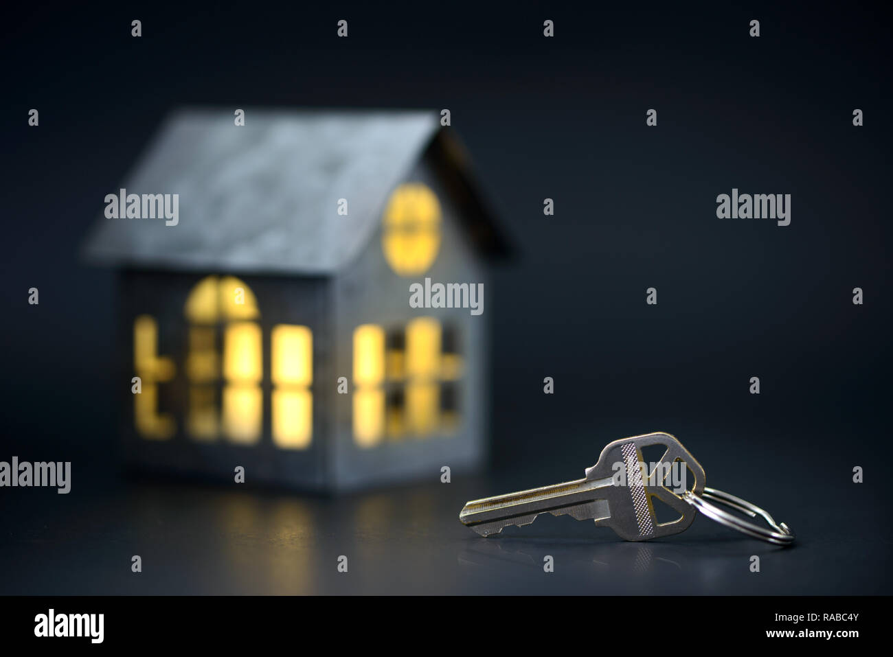 House model and key hi-res stock photography and images - Alamy