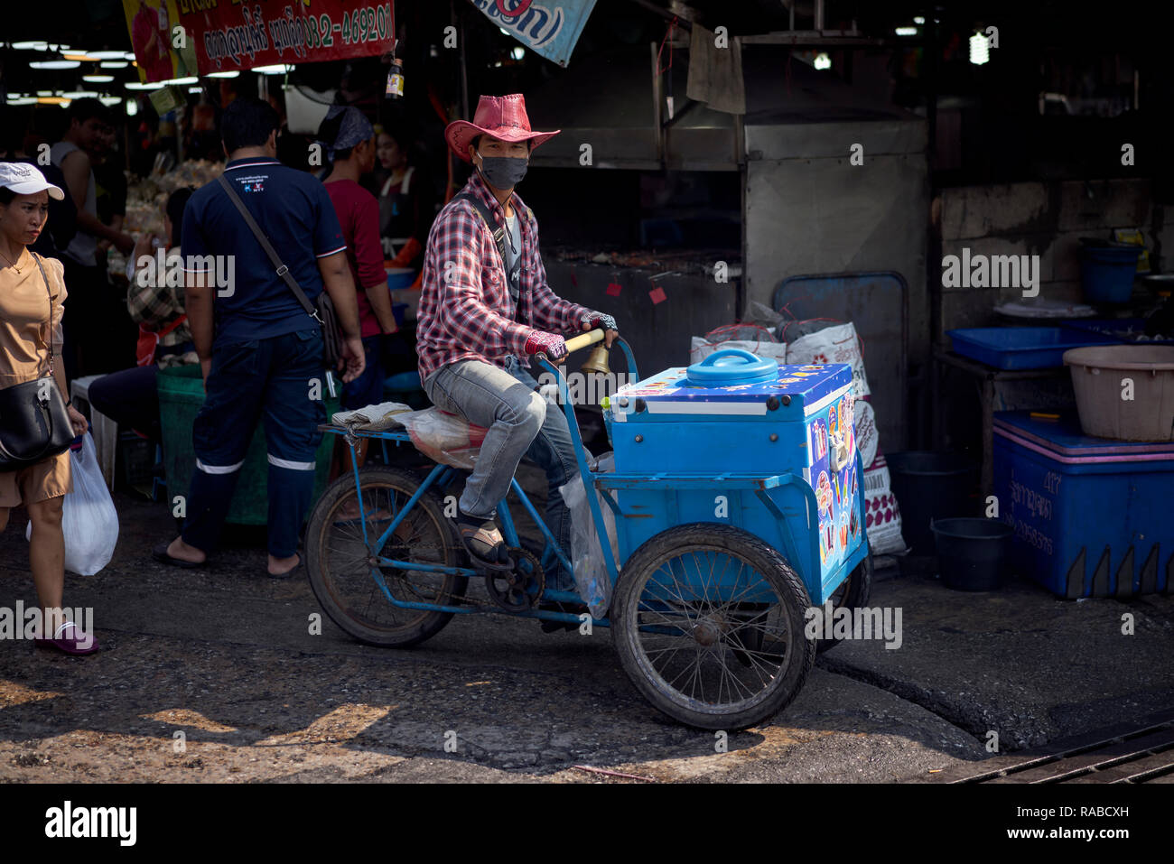 Bicycle selling for ice cream hi-res stock photography and images - Alamy