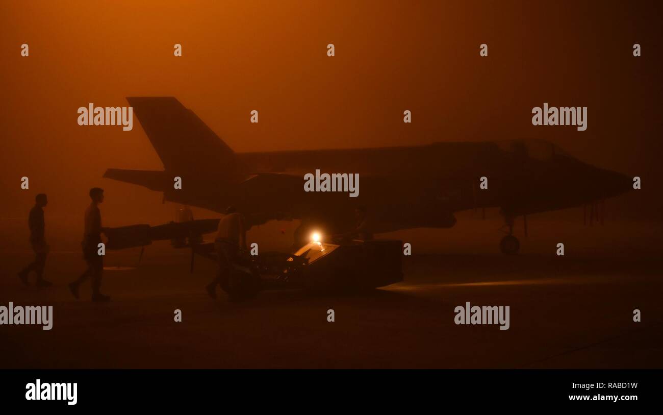 F 35 weapons load hi-res stock photography and images - Alamy