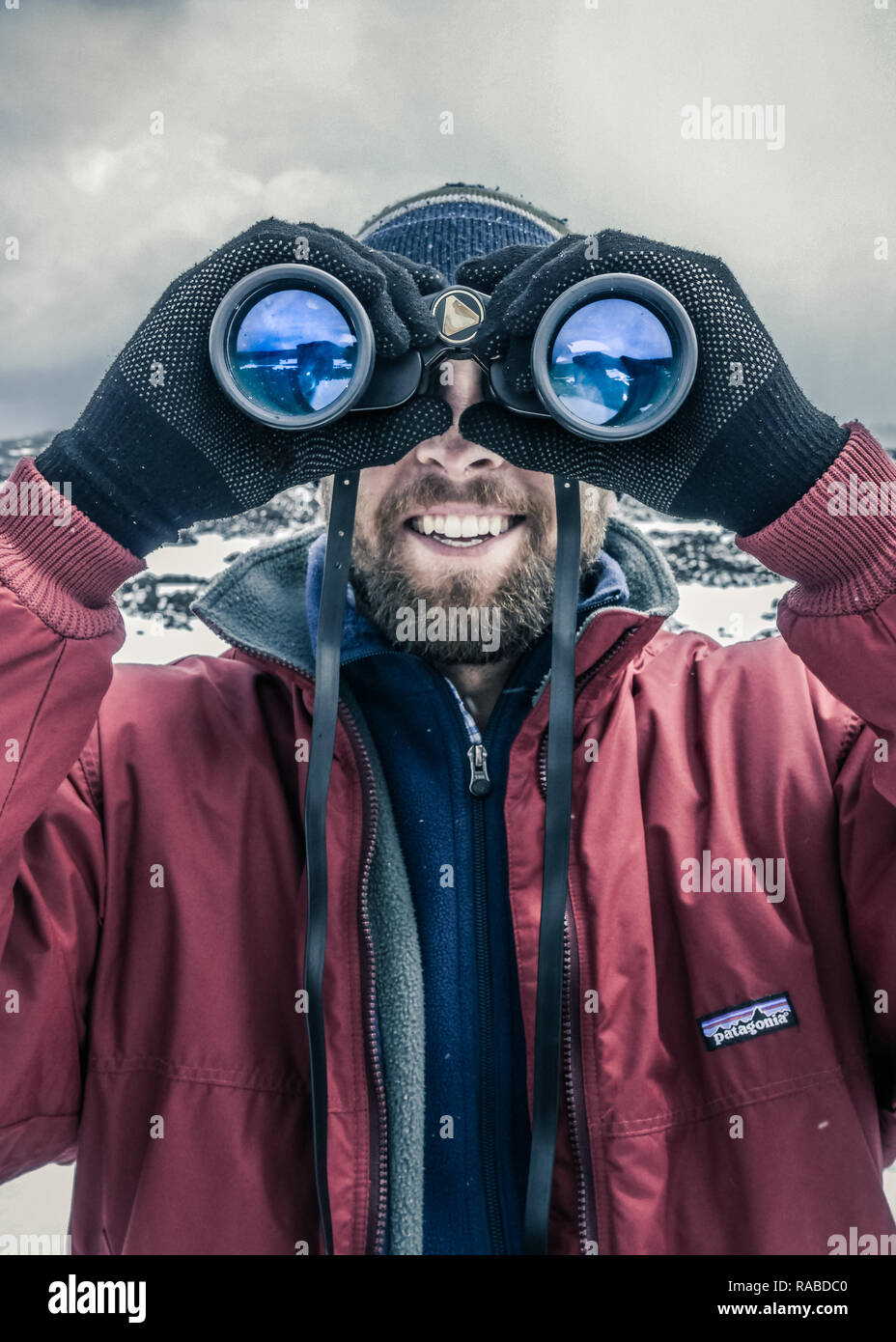 Uses binoculars hi-res stock photography and images - Alamy