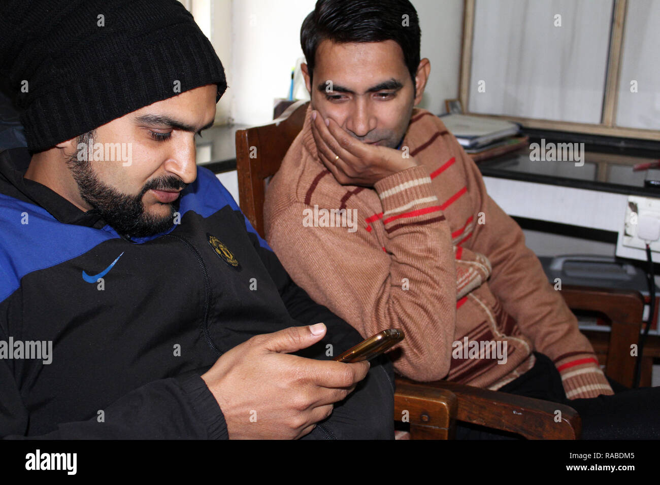 Teenagers Using Mobile Phones Stock Photo - Alamy