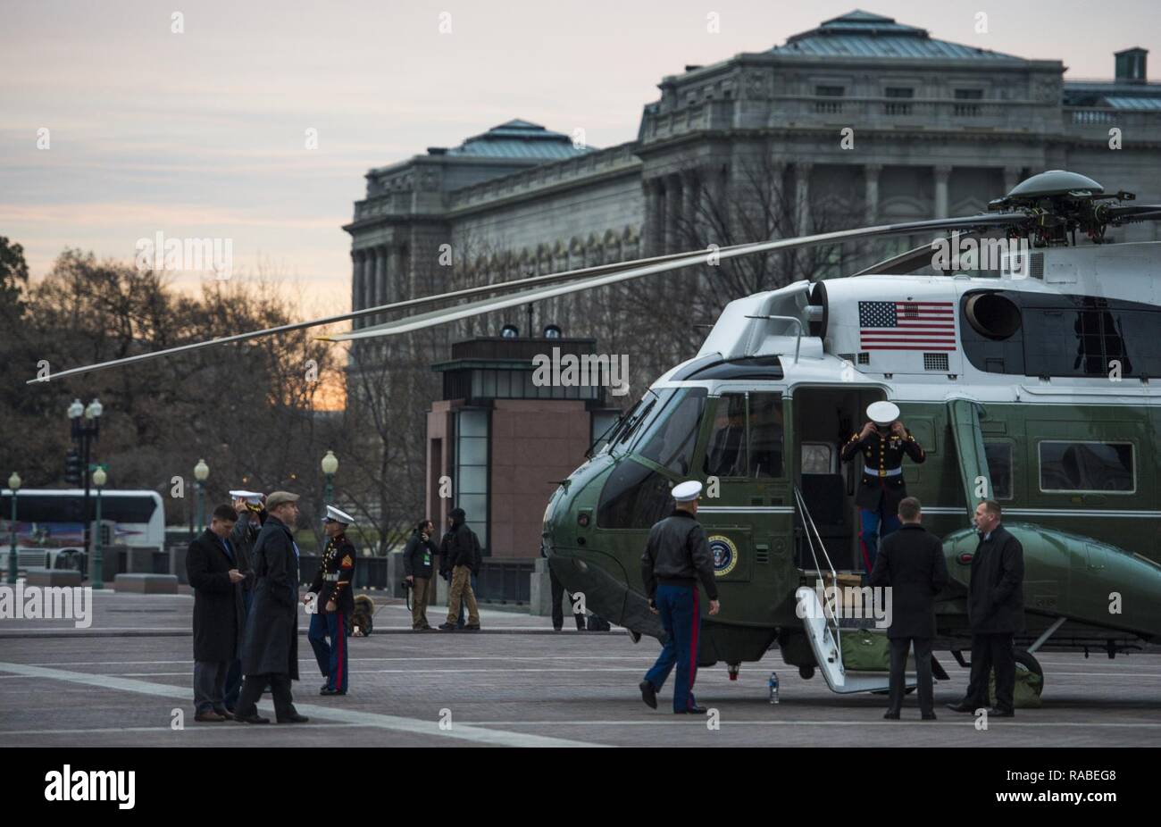 Us marine corps ceremonial guard hi-res stock photography and images ...