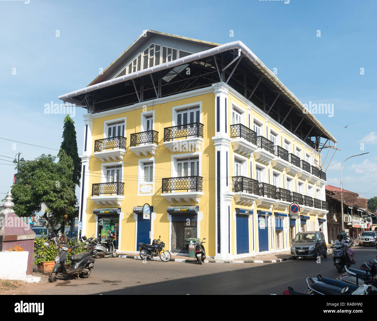 Panaji old building architecture hi-res stock photography and images ...