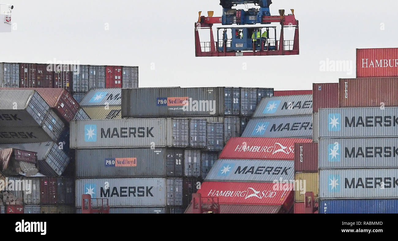 Bremerhaven, Germany. 03rd Jan, 2019. The "MSC Zoe" is located with ...