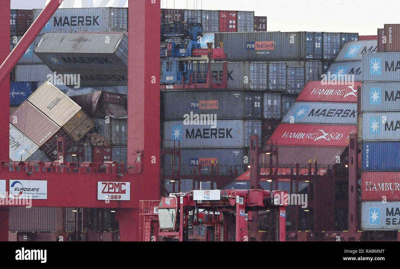 Bremerhaven, Germany. 03rd Jan, 2019. The "MSC Zoe" is located with ...