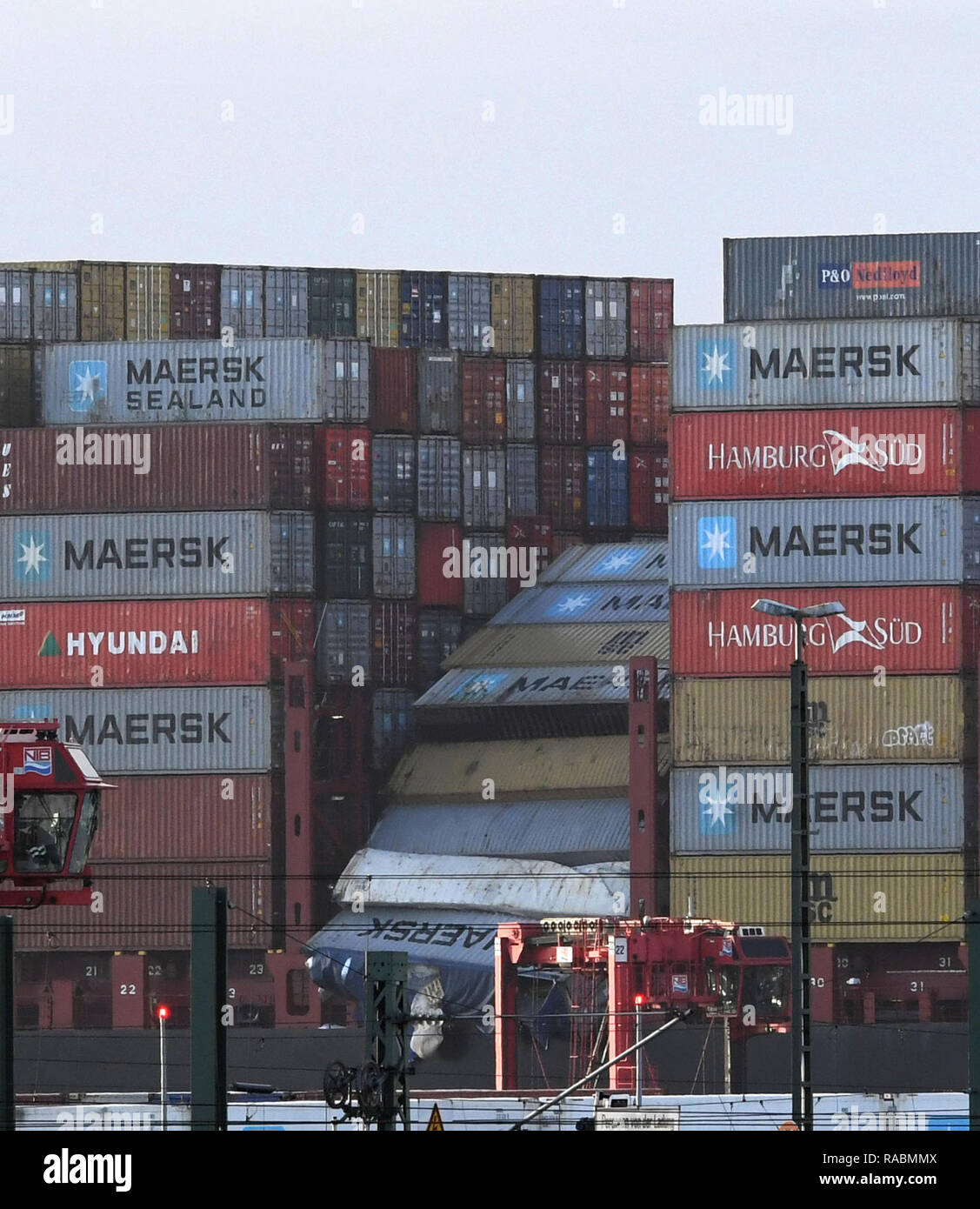 Bremerhaven, Germany. 03rd Jan, 2019. The "MSC Zoe" is located with ...