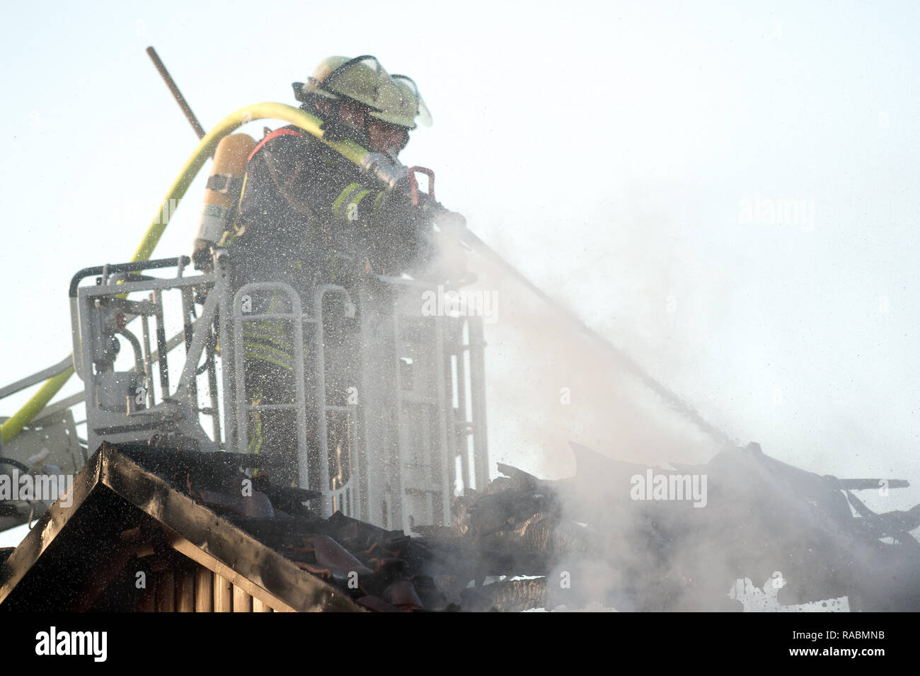 Magdeburg, Germany. 03rd Jan, 2019. Firefighters erase the roof truss ...
