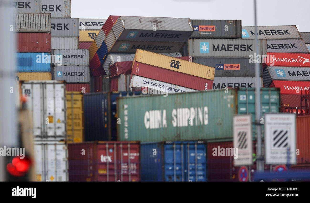 Bremerhaven, Germany. 03rd Jan, 2019. The "MSC Zoe" is located with ...