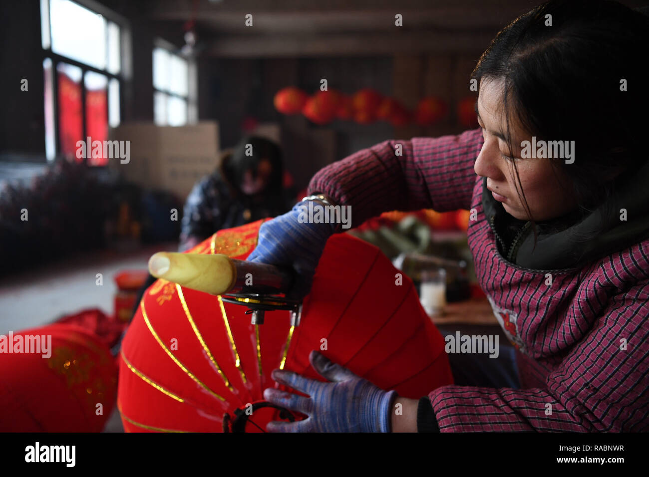 (190103) -- JISHAN, Jan. 3, 2019 (Xinhua) -- A villager works in a ...