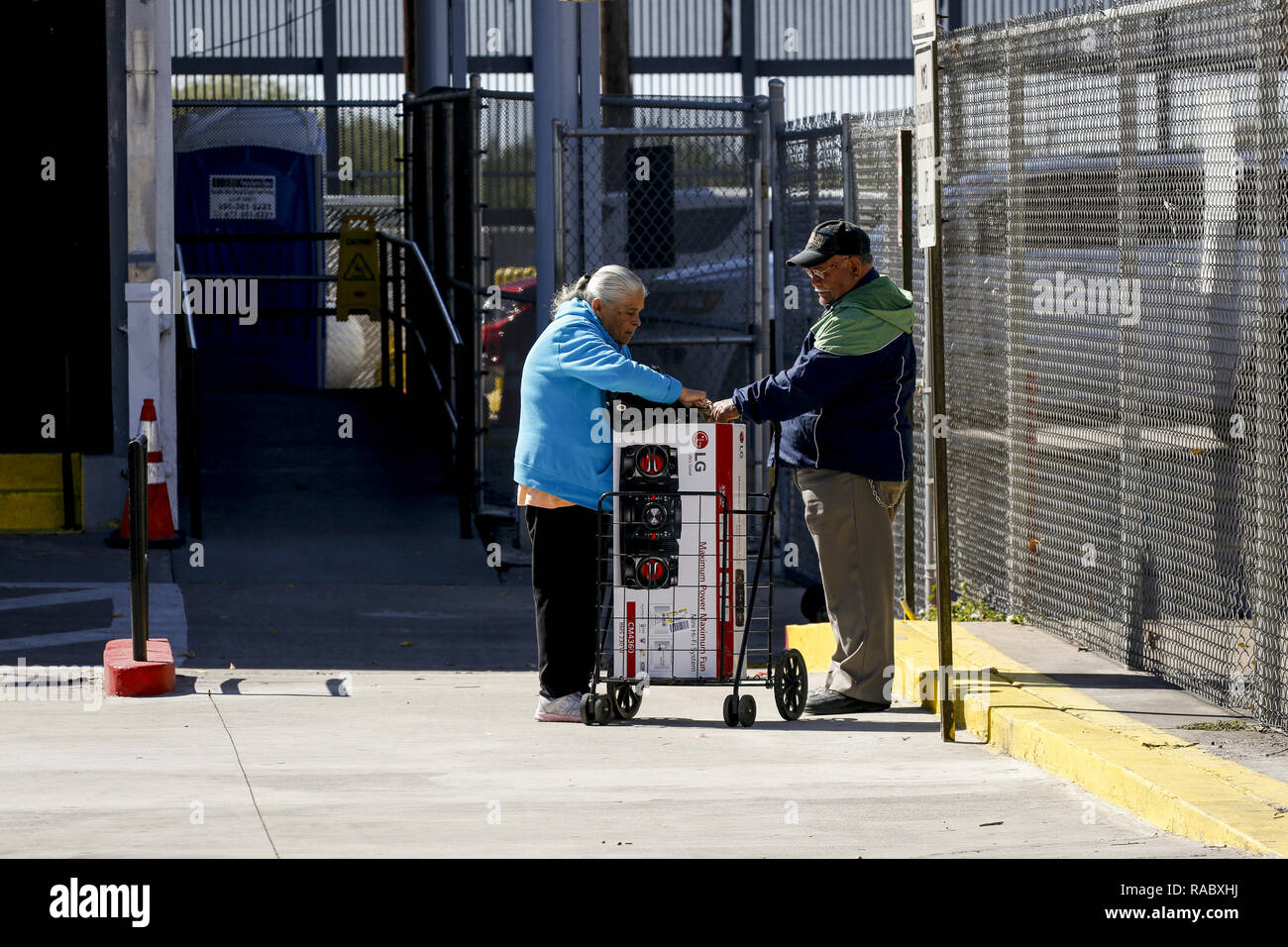 U s mexico border crossing hi-res stock photography and images - Alamy