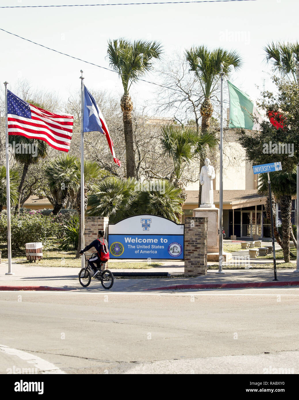 A sign welcomes pedestrians and cars entering the U.S. 13th Jan, 2018 ...